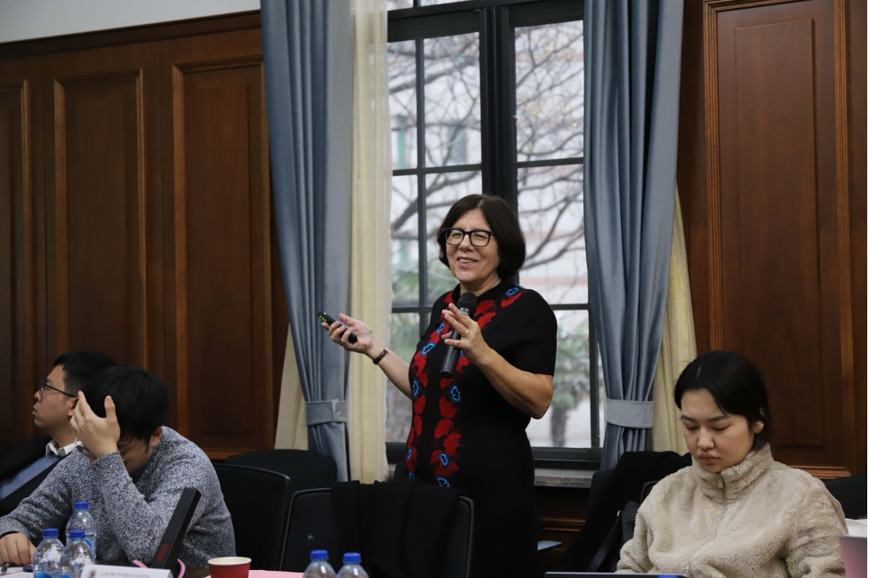 Susan Finder教授受邀于上海交通大学中国法与社会研究院发表演讲 - 北京大学国际法学院